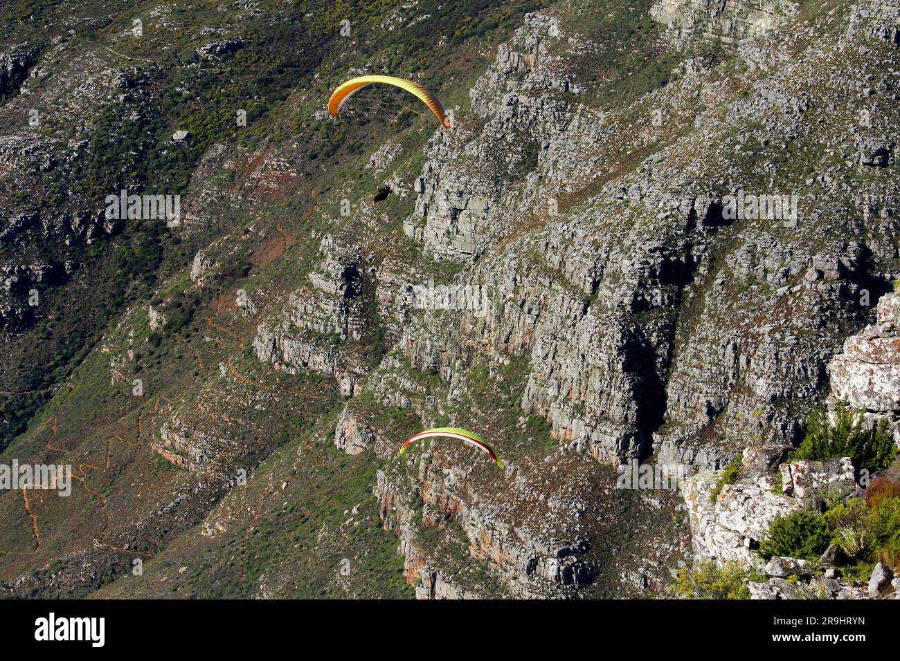 Paragliding in front of the front face of Table Mountain or with a city ...