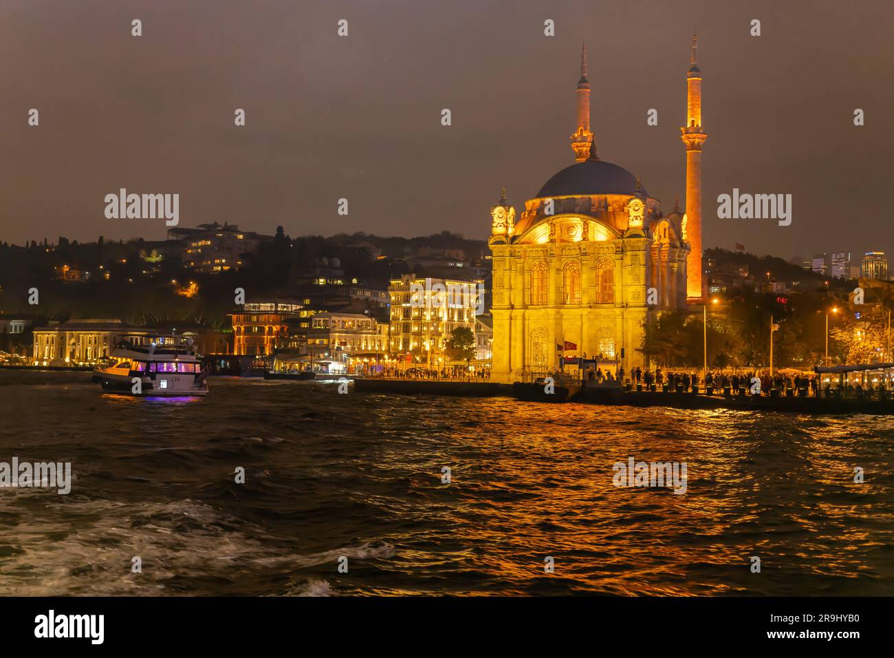 Istanbul bosphorus at night Stock Photo - Alamy