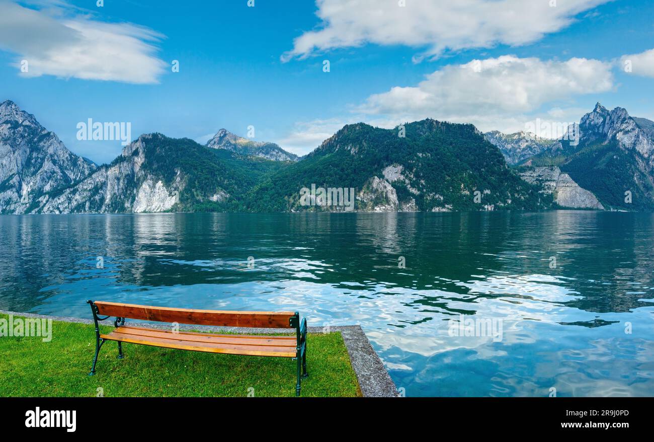 Green lake austria bench hi-res stock photography and images - Alamy