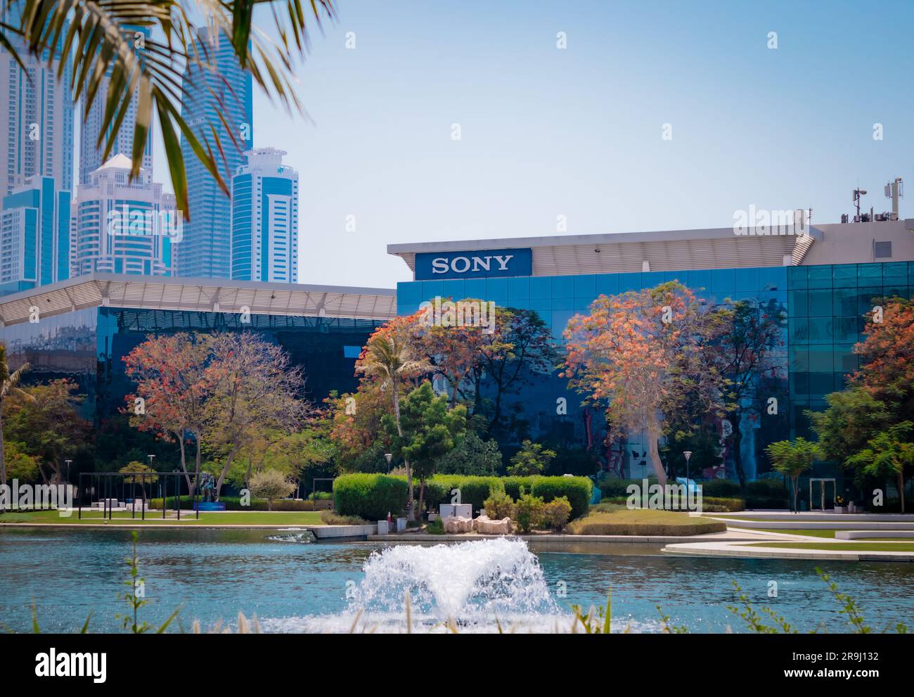 Signage production dubai hi-res stock photography and images - Alamy