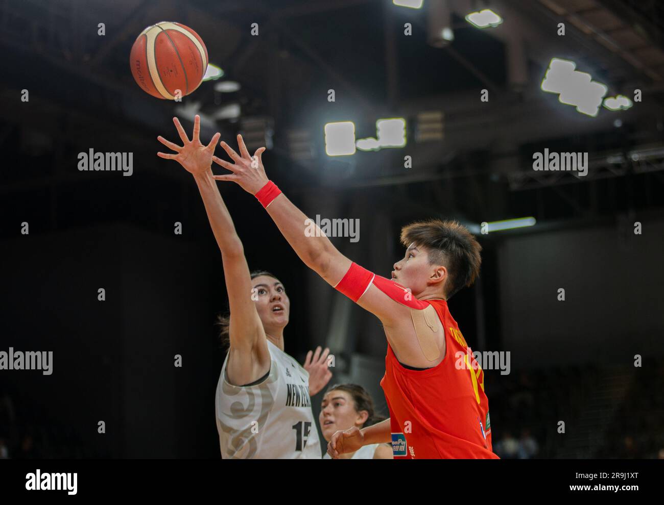 Sydney, Australia. 27th June, 2023. Tang Yu (R) of China competes ...