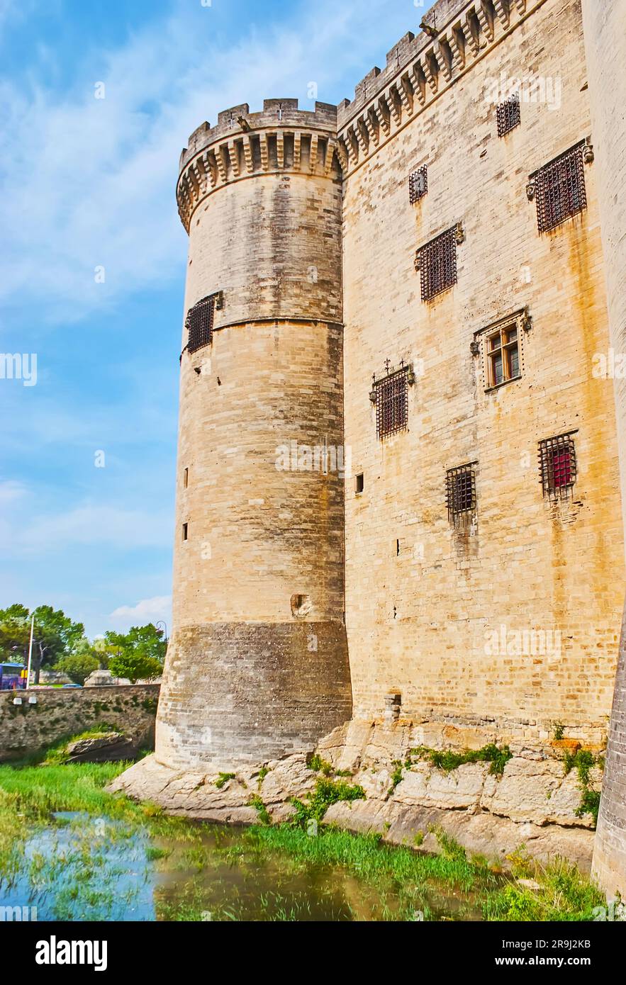 Carving tall castle hi-res stock photography and images - Alamy