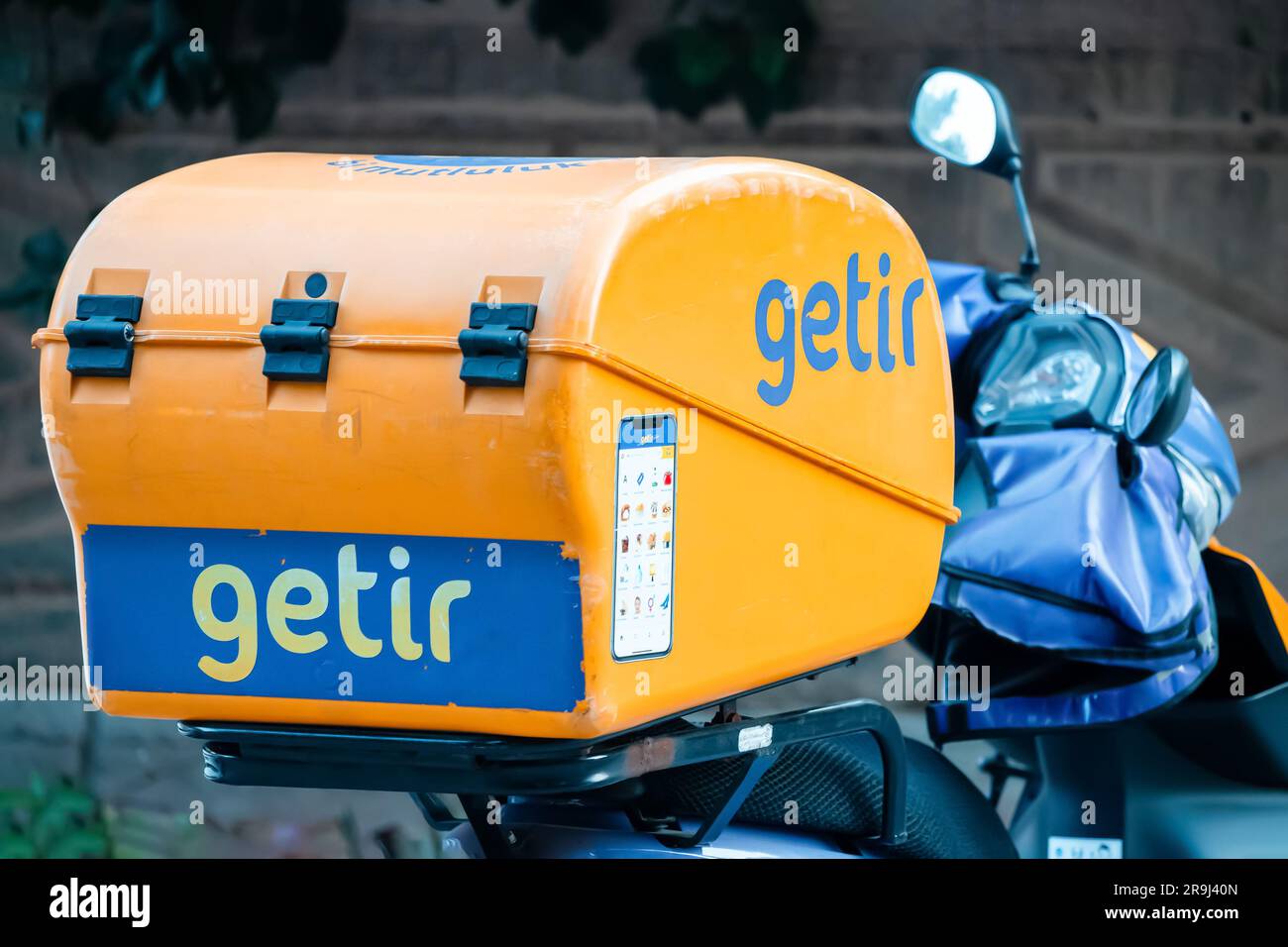 15 August 2022, Antalya, Turkey: getir delivery service logo on a ...