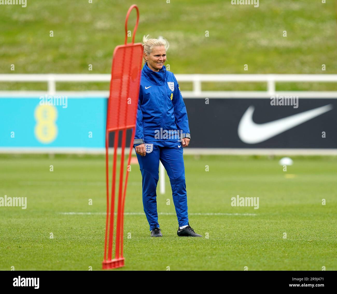 Sarina wiegman england training hi-res stock photography and images - Alamy