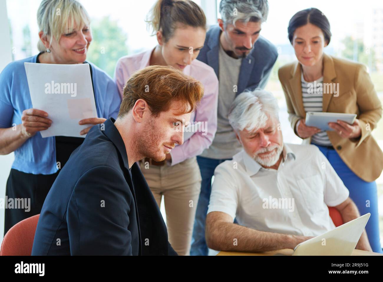 People working colleague team hi-res stock photography and images - Alamy