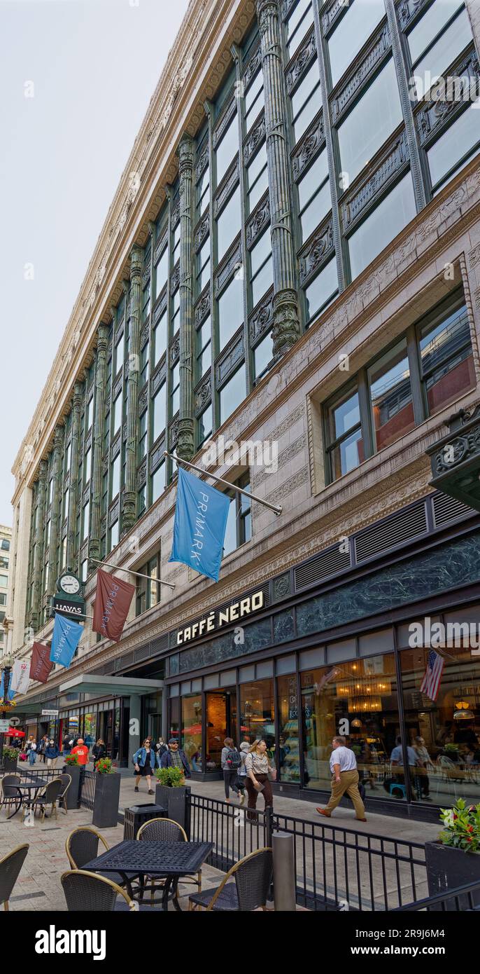 Boston’s landmark Burnham Building, once home of Filene’s Department ...