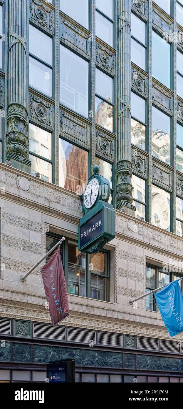 Boston’s landmark Burnham Building, once home of Filene’s Department ...