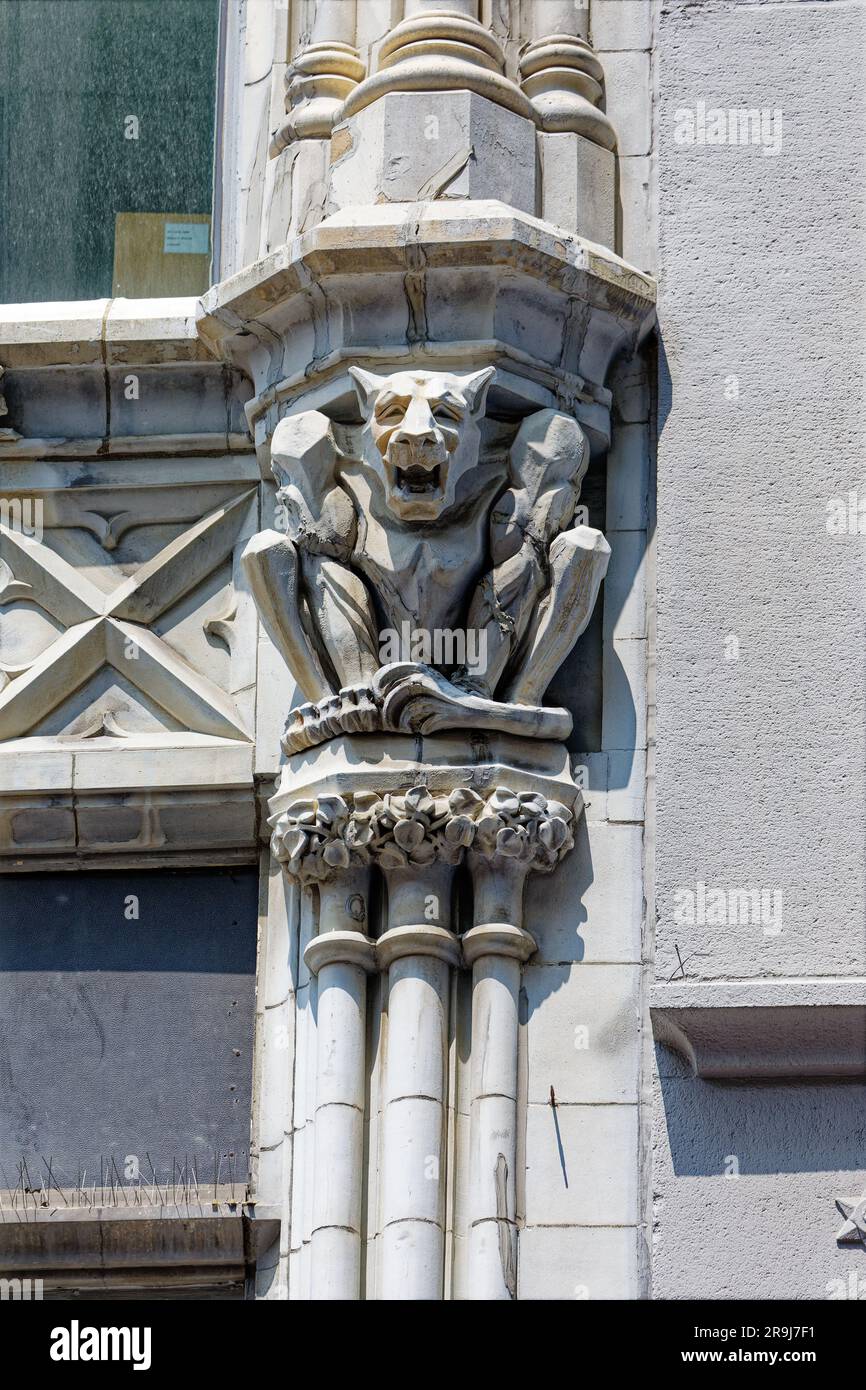 Terra cotta detailing above the second floor of Washington Street ...
