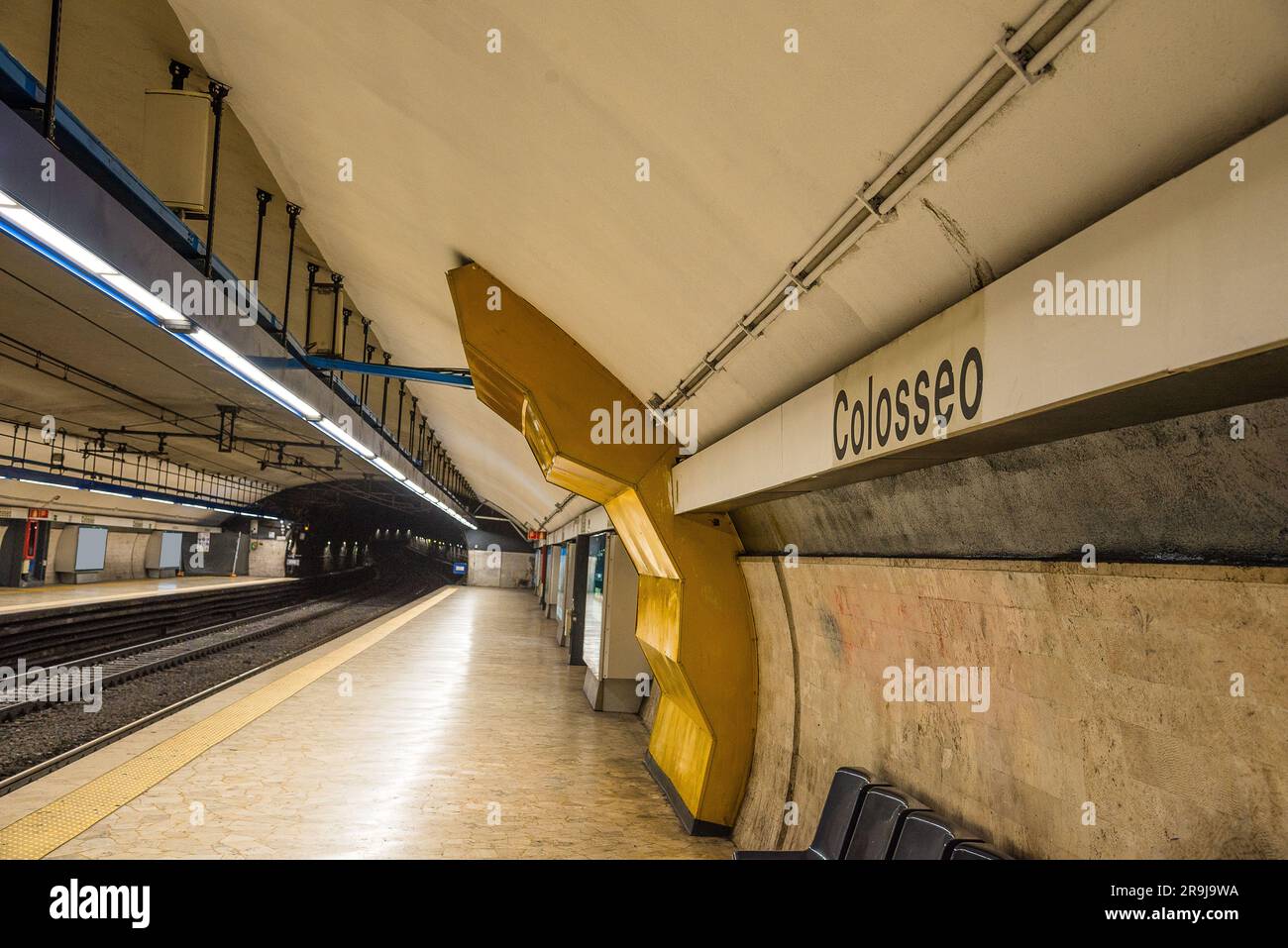 Colosseum station hi-res stock photography and images - Alamy