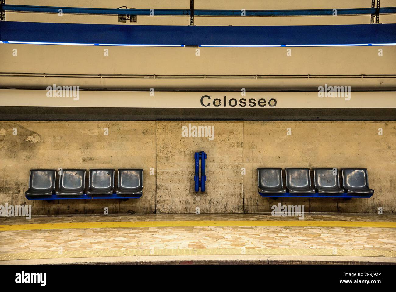 Colosseum metro stop in the early morning Stock Photo - Alamy