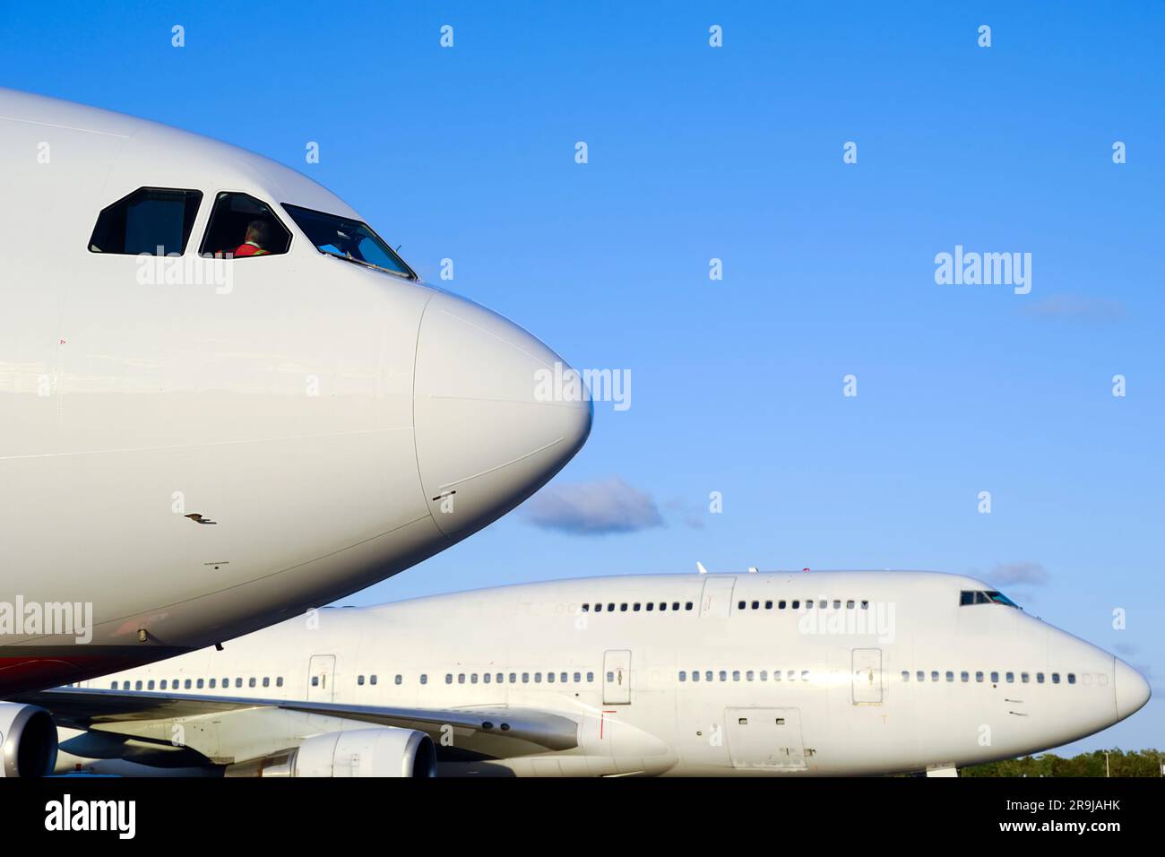 Two jet jumbo jet hi-res stock photography and images - Alamy