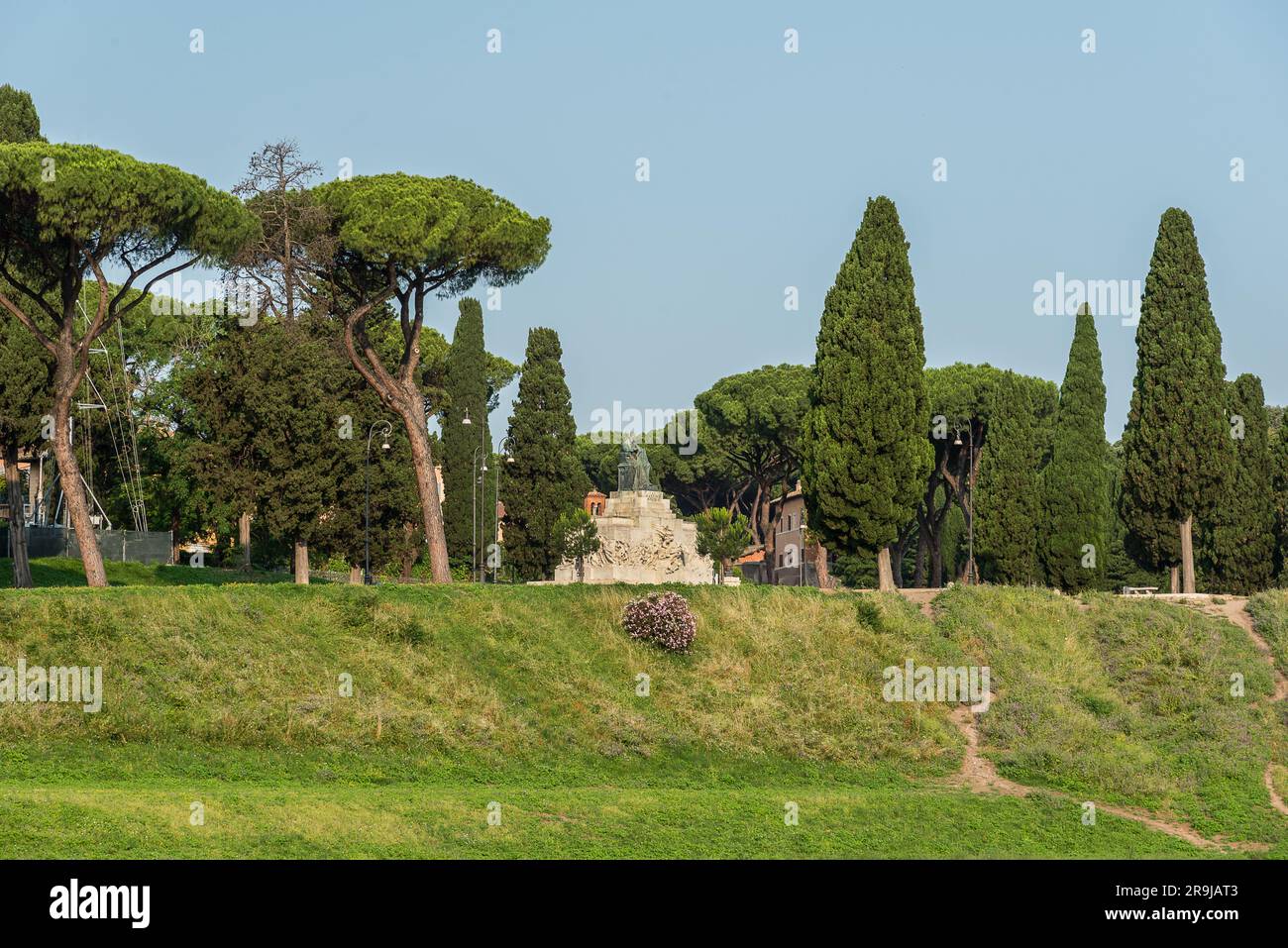 Monument a Giuseppe Mazzini, Rome. A Mazzini la Patria Stock Photo - Alamy