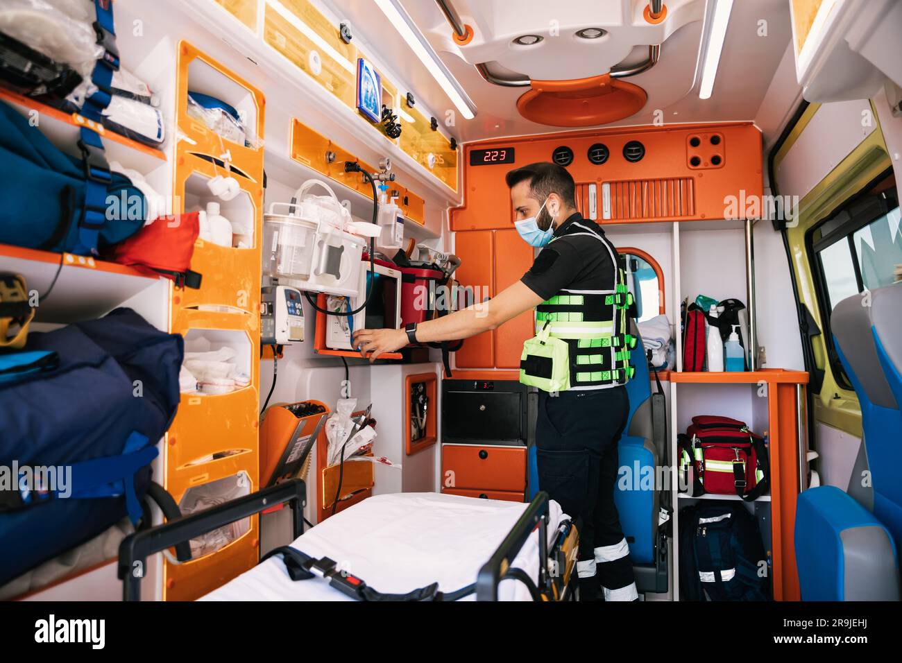 Paramedic facility hi-res stock photography and images - Alamy