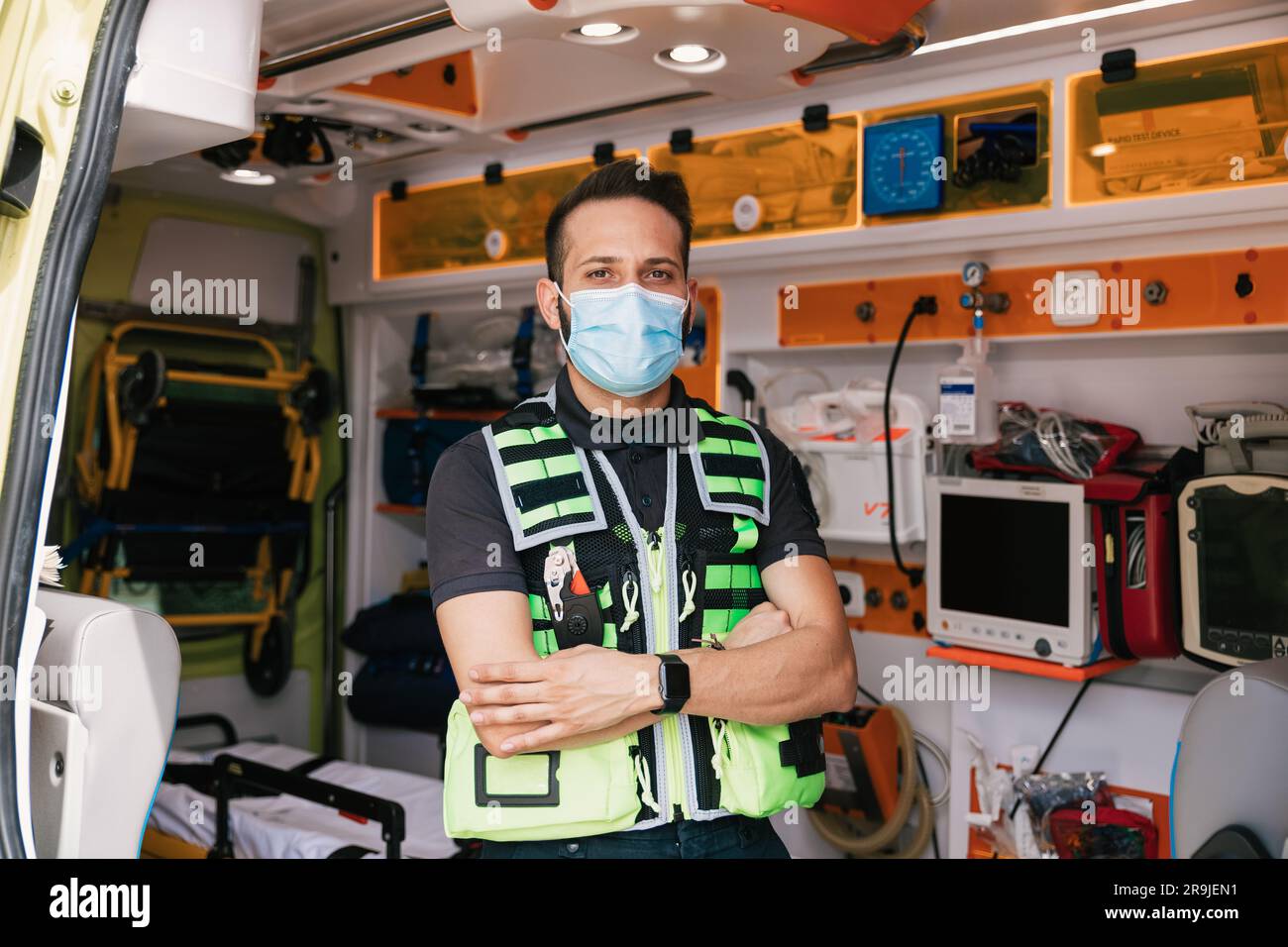 Paramedic in uniform crossing hi-res stock photography and images - Alamy