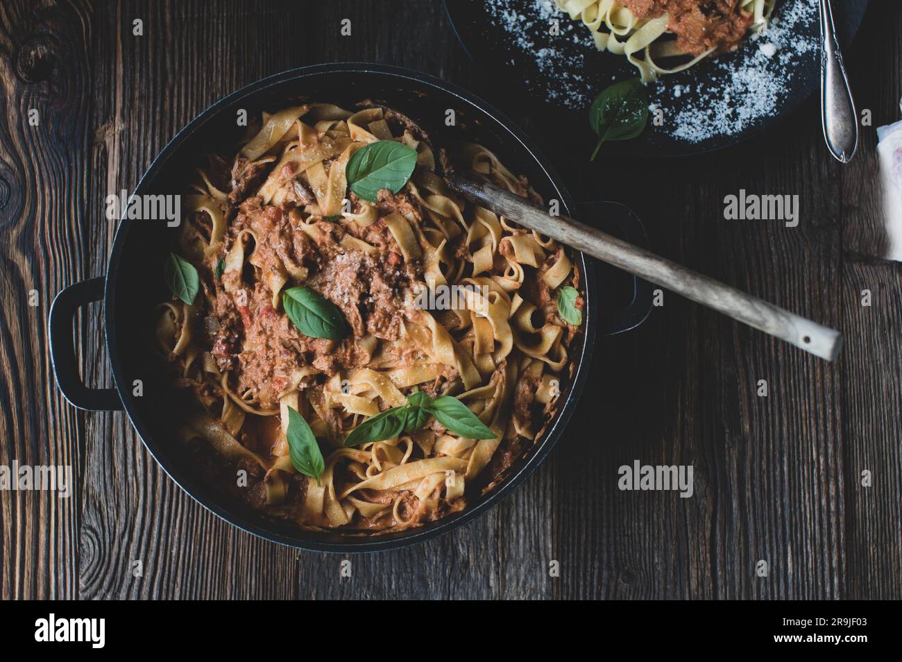 Basil tomato sauce pot hi-res stock photography and images - Alamy