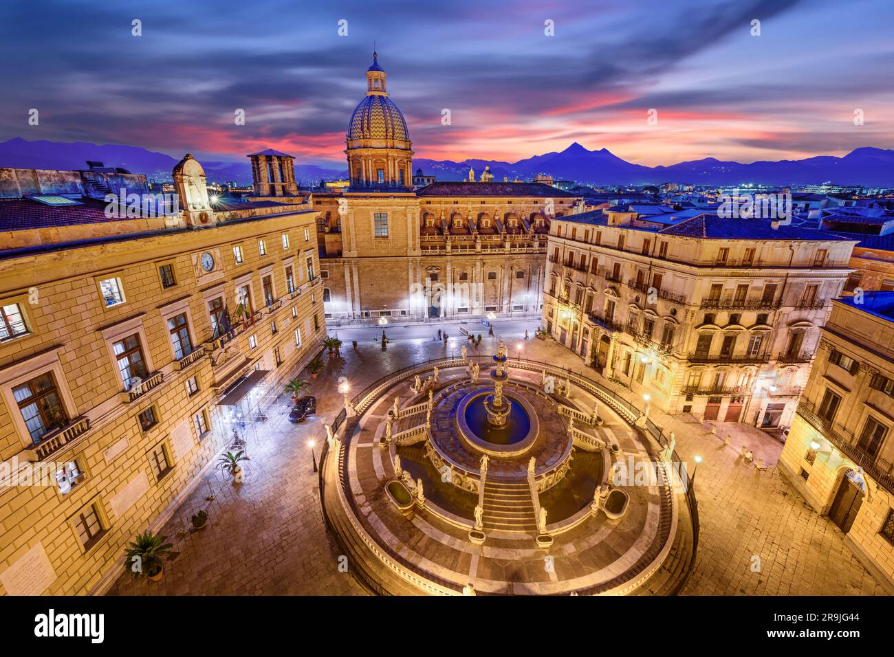 Plaza kalsa hi-res stock photography and images - Alamy