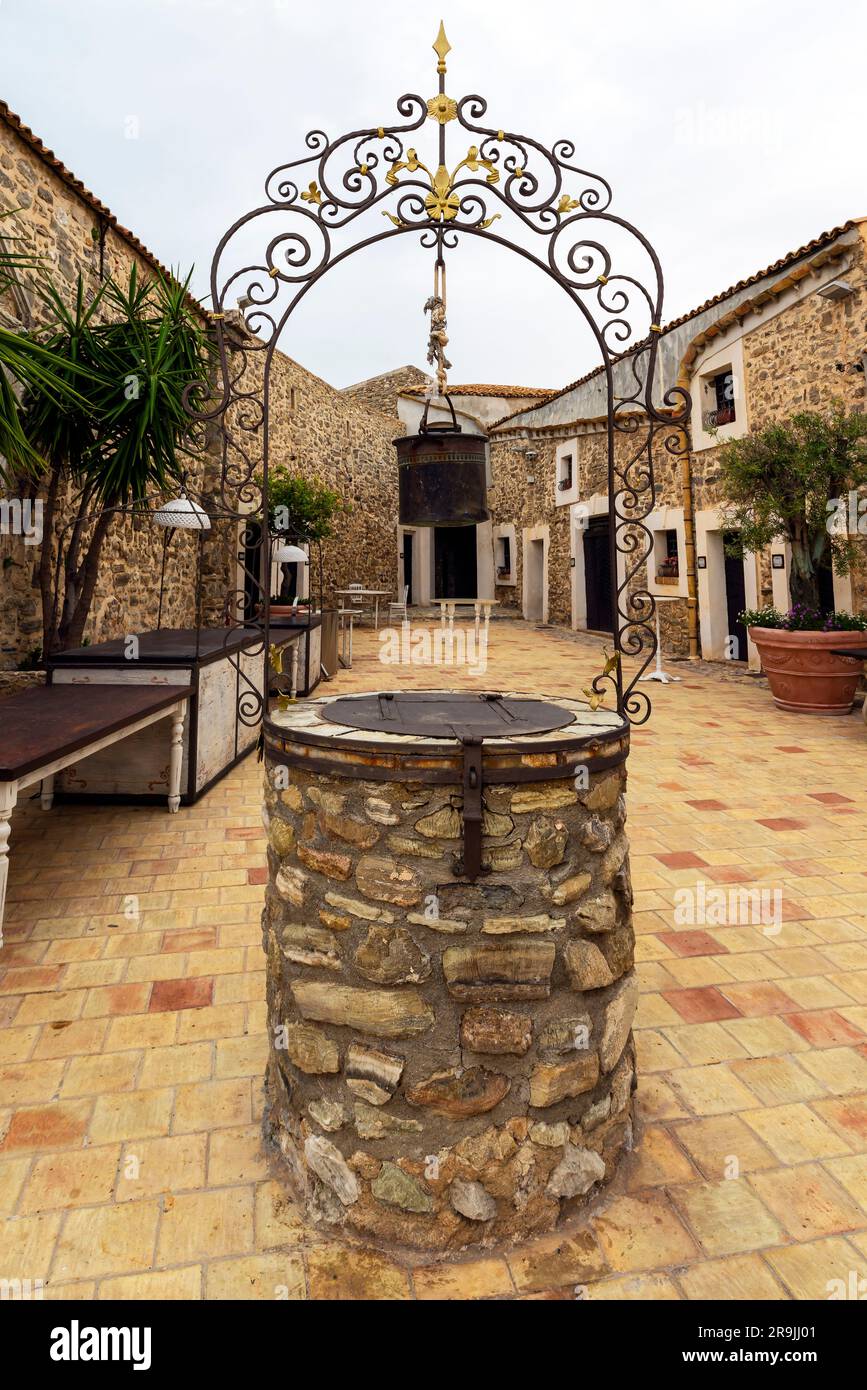 Castello chiaramonte hi-res stock photography and images - Alamy