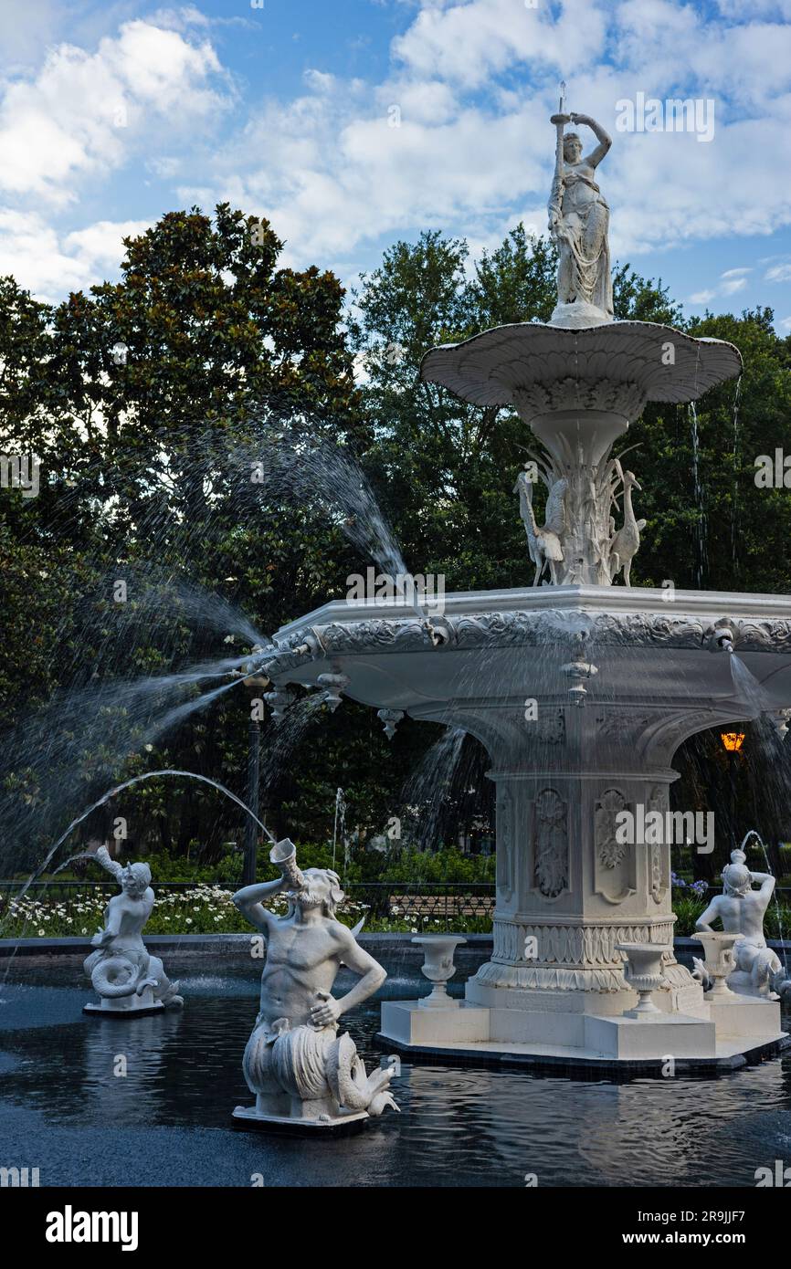 Fountain at Forsyth Park in Savannah Stock Photo - Alamy