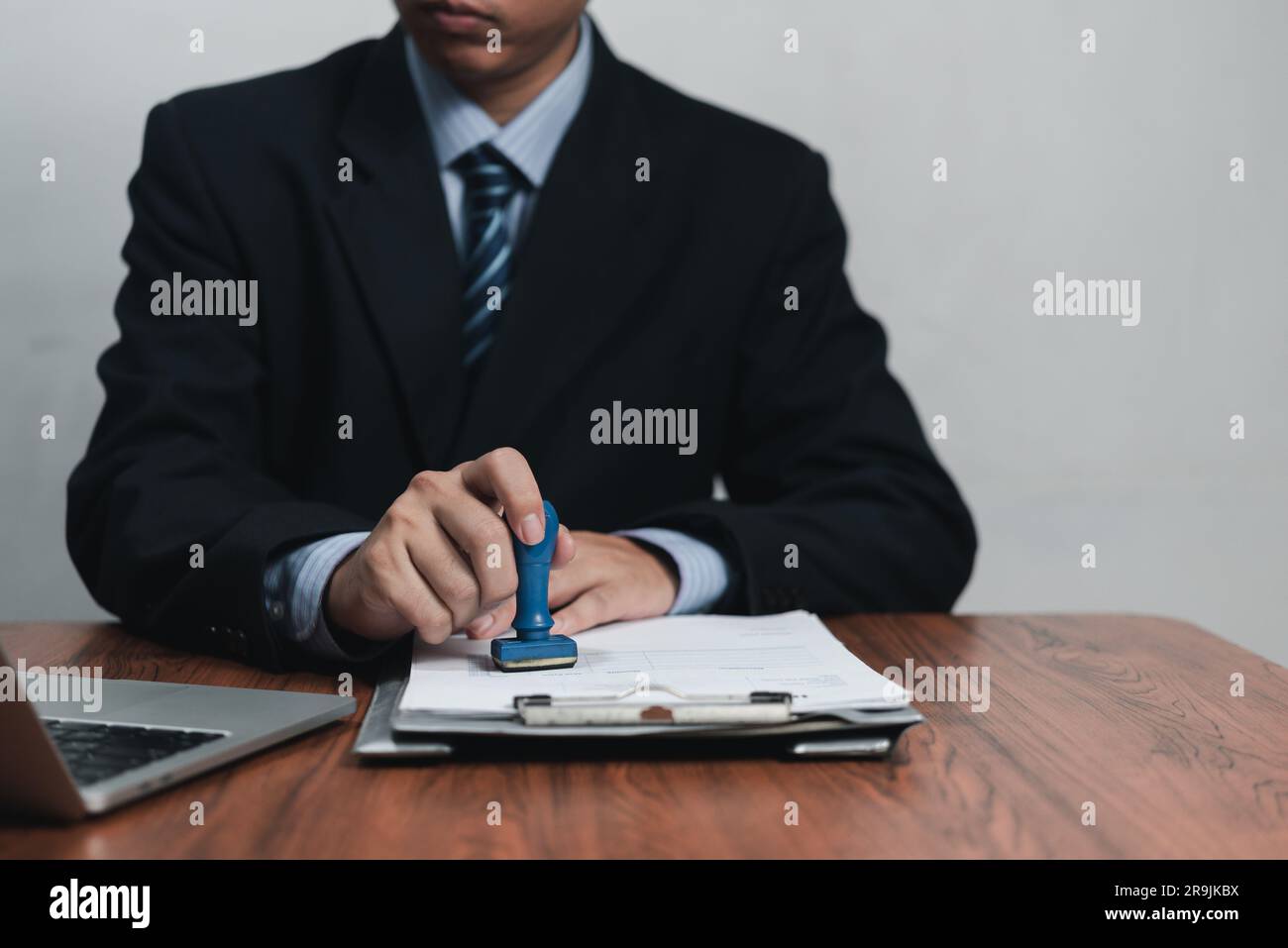 Signing approval record documents hi-res stock photography and images ...