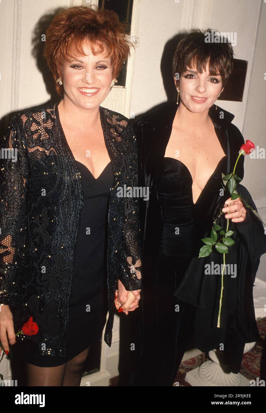 1987 Liza Minnelli Lorna Luft John Barrett/PHOTOlink Stock Photo - Alamy