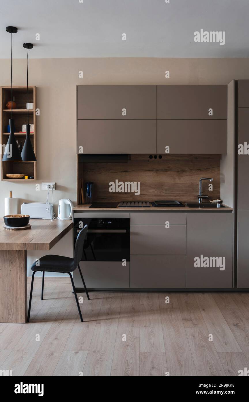 Kitchen new cabinets family hi-res stock photography and images - Alamy