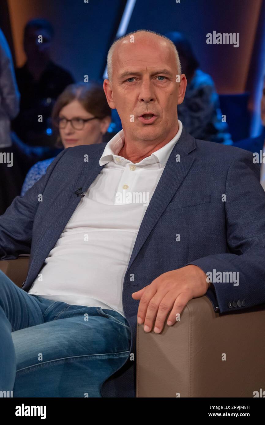 Mario Basler bei der Aufzeichnung der 'NDR Talk Show' im NDR ...