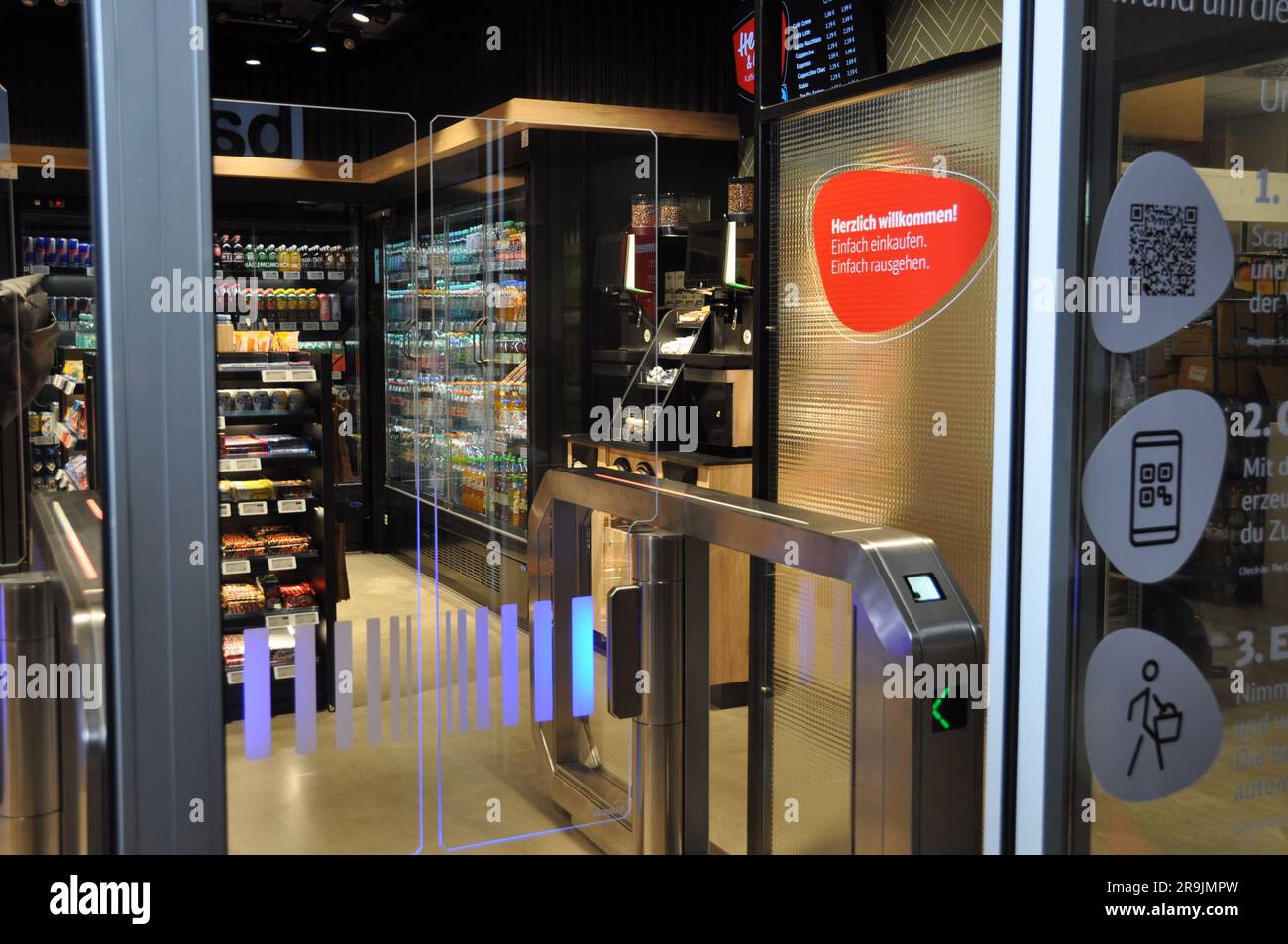 Servicestore hi-res stock photography and images - Alamy