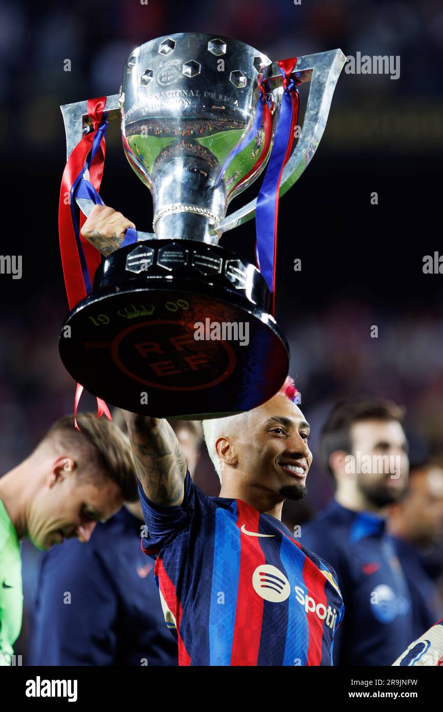 BARCELONA - MAY 20: Raphinha celebrates with the trophy after the ...