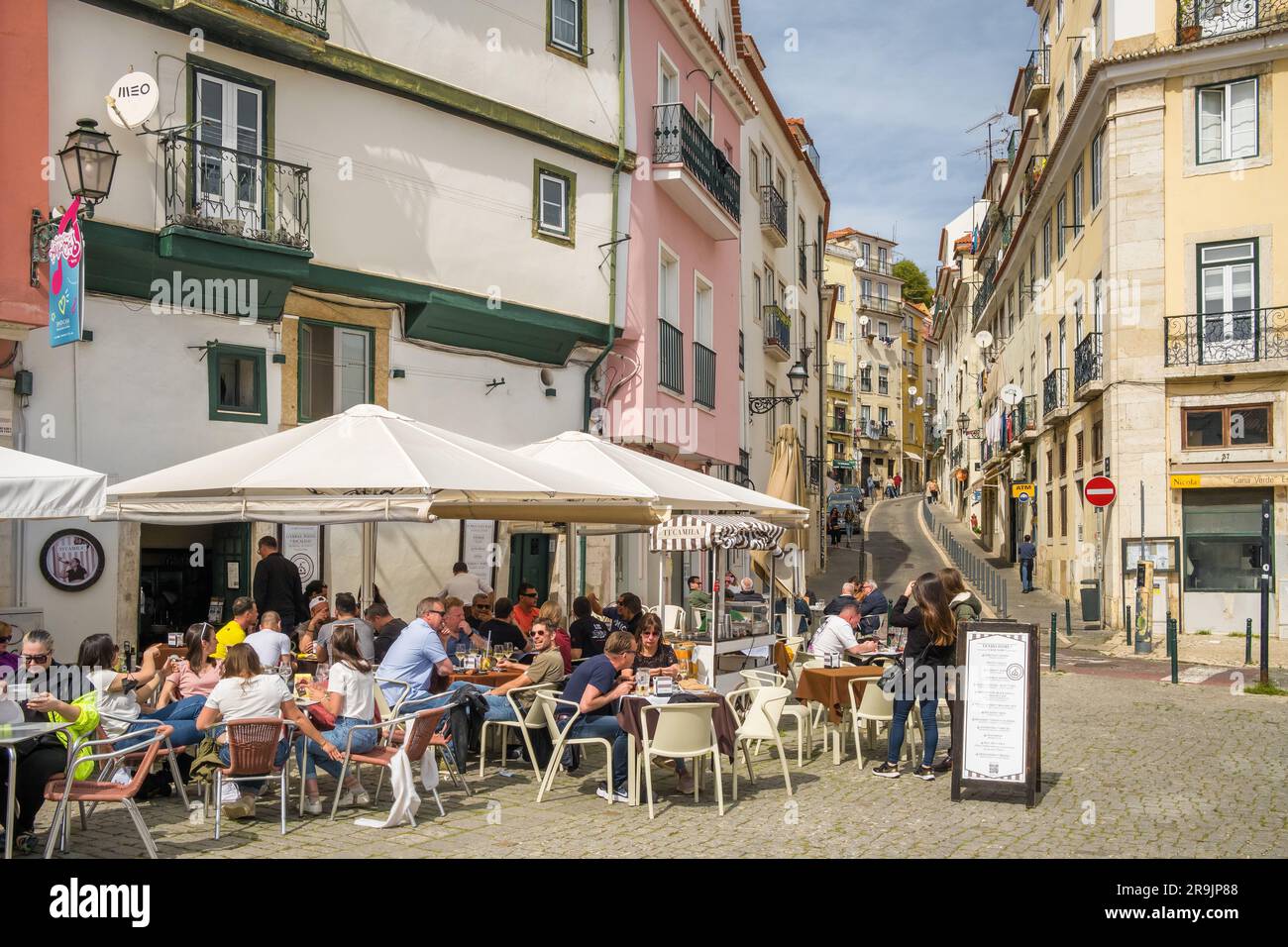 Sitting a tables outside a cafe hi-res stock photography and images - Alamy