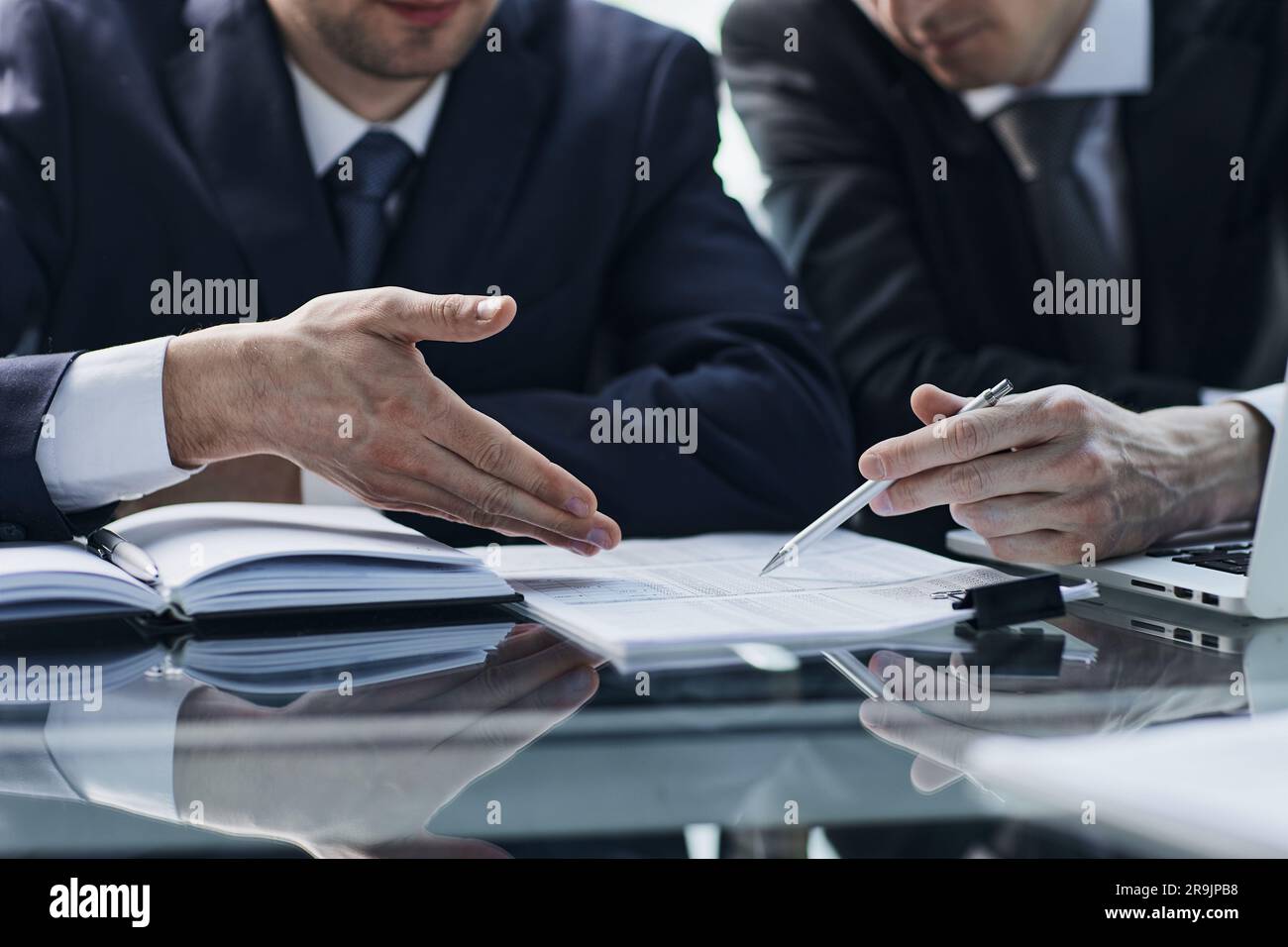Business man signing a contract or agreement in modern office Stock ...