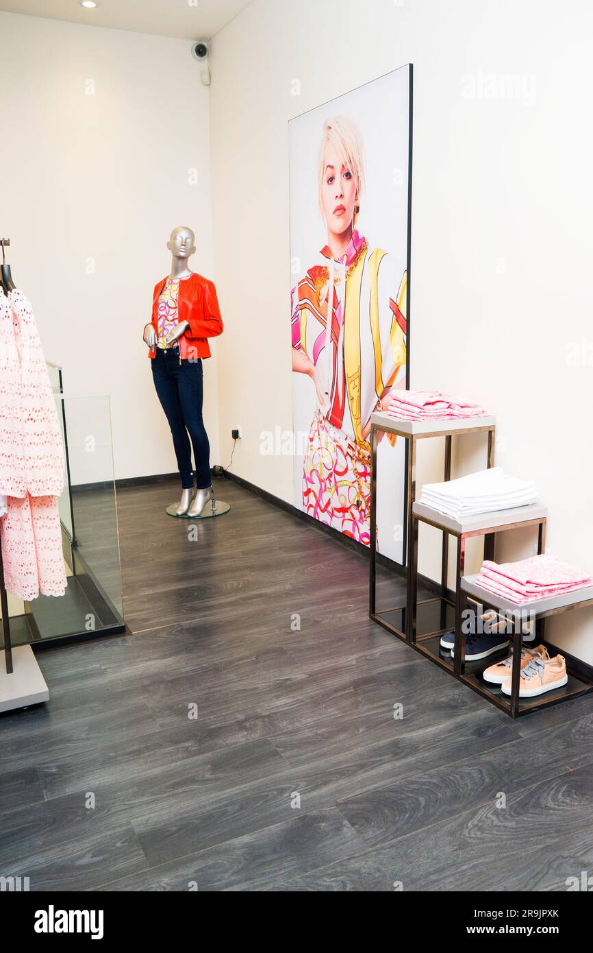 Interior of fashionable women's clothes store with clothes racks Stock ...