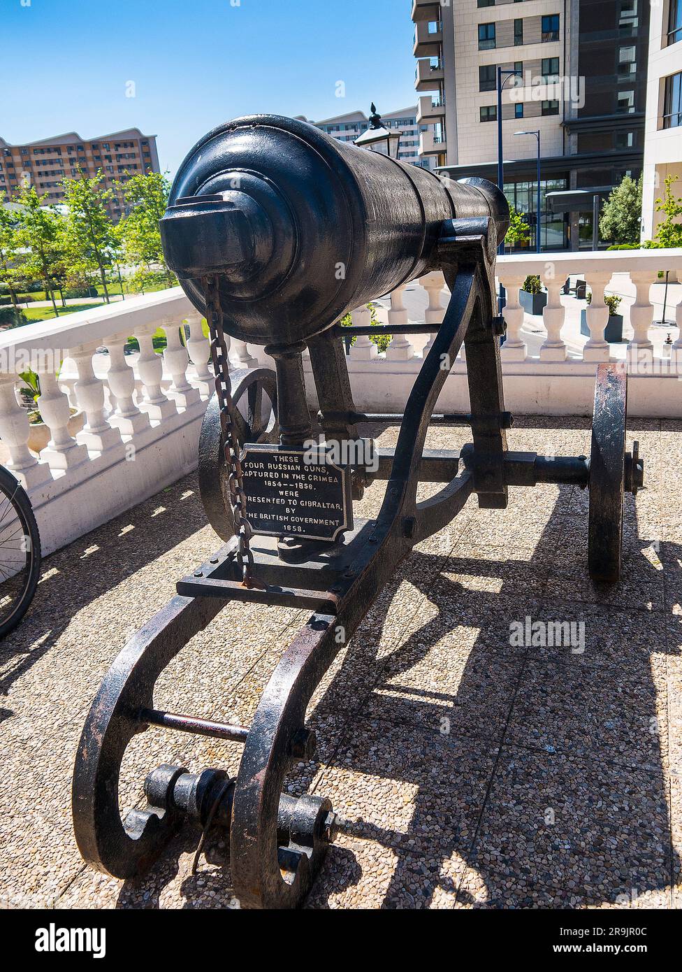 Guns and defence on the Rock of Gibraltar Stock Photo - Alamy
