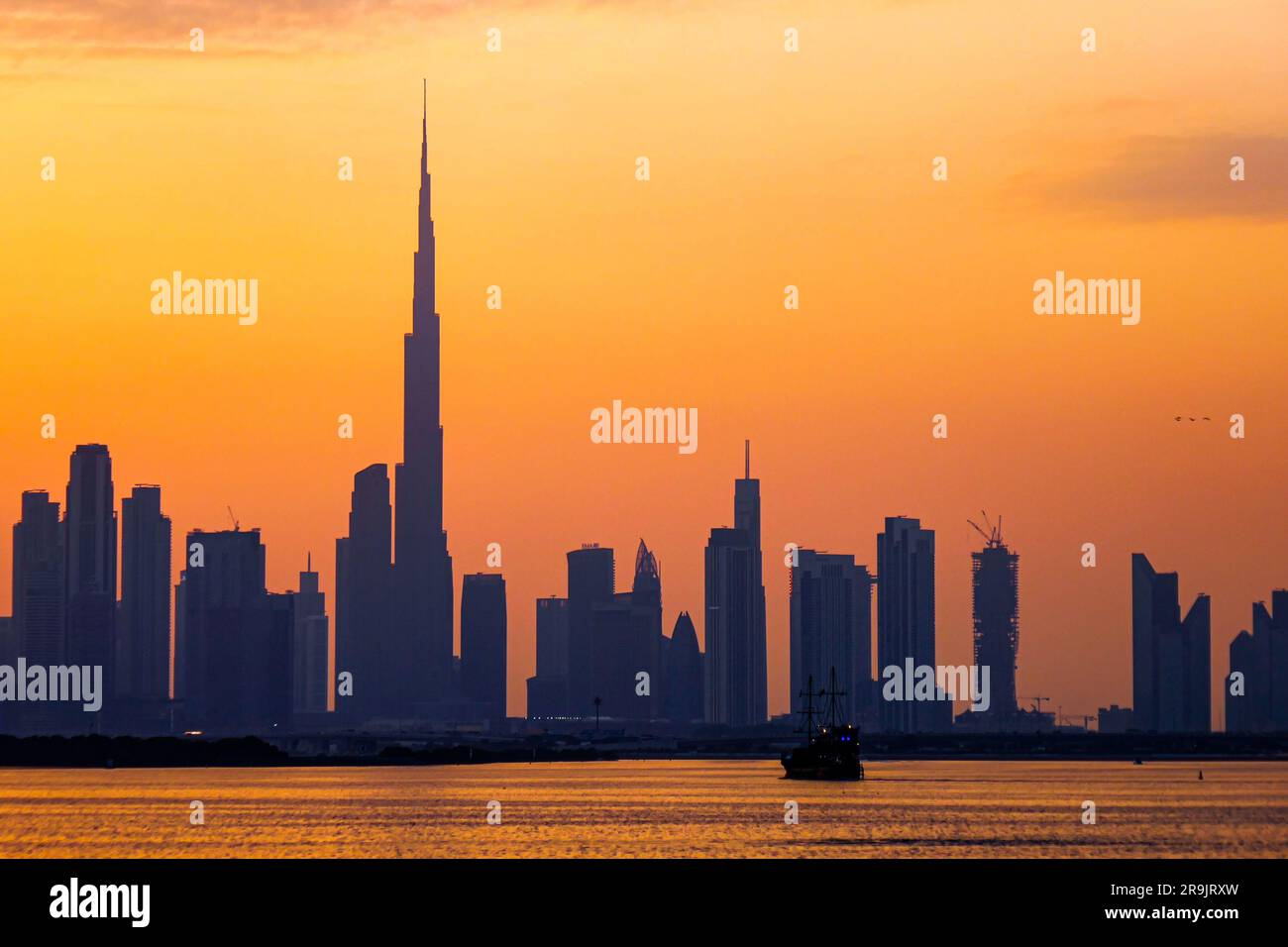 Downtown dubai sunset hi-res stock photography and images - Alamy