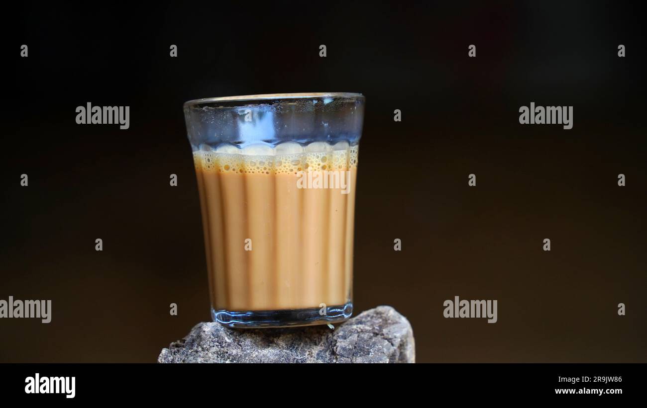 Fresh milk tea or Indian Kadak Chai Stock Photo - Alamy