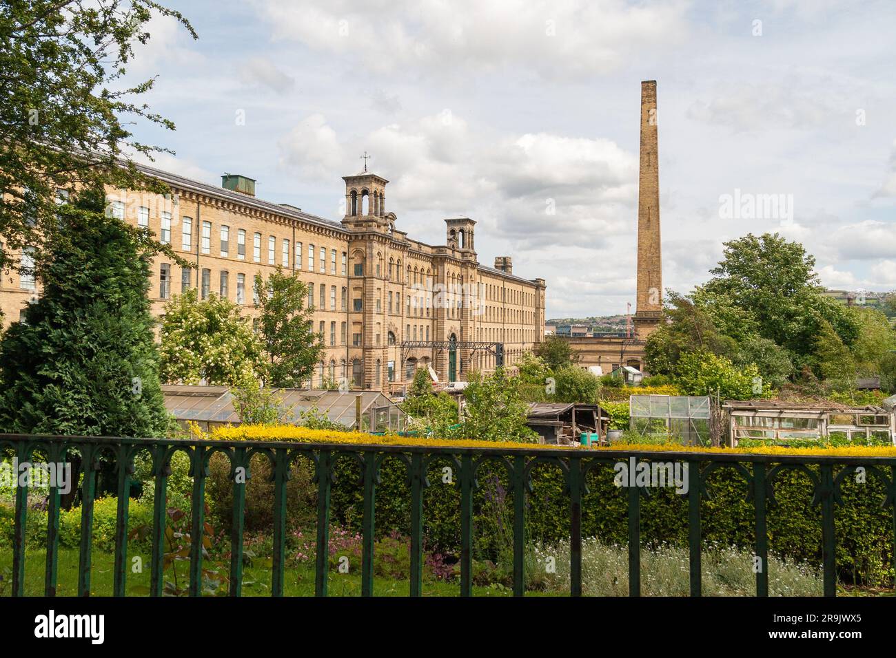 Saltaire mill hi-res stock photography and images - Alamy
