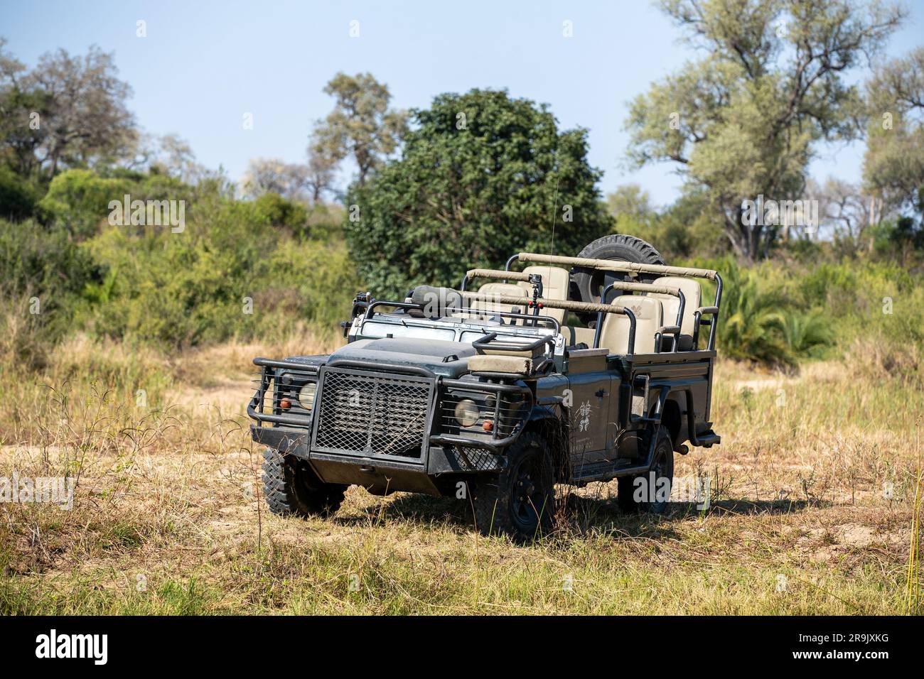 Safari vehicle parked in hi-res stock photography and images - Alamy
