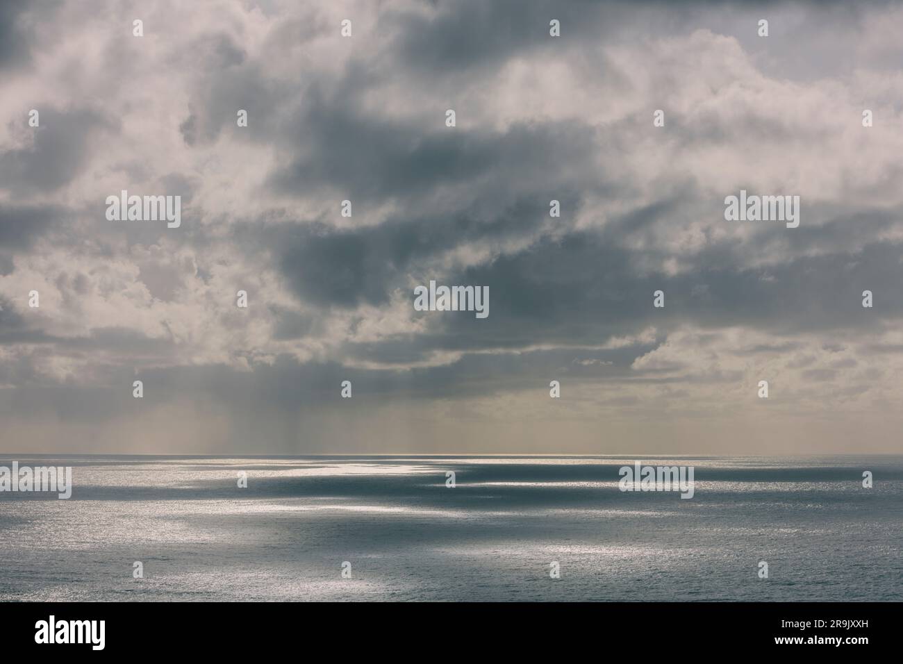 Horizon over land dusk overcast hi-res stock photography and images - Alamy