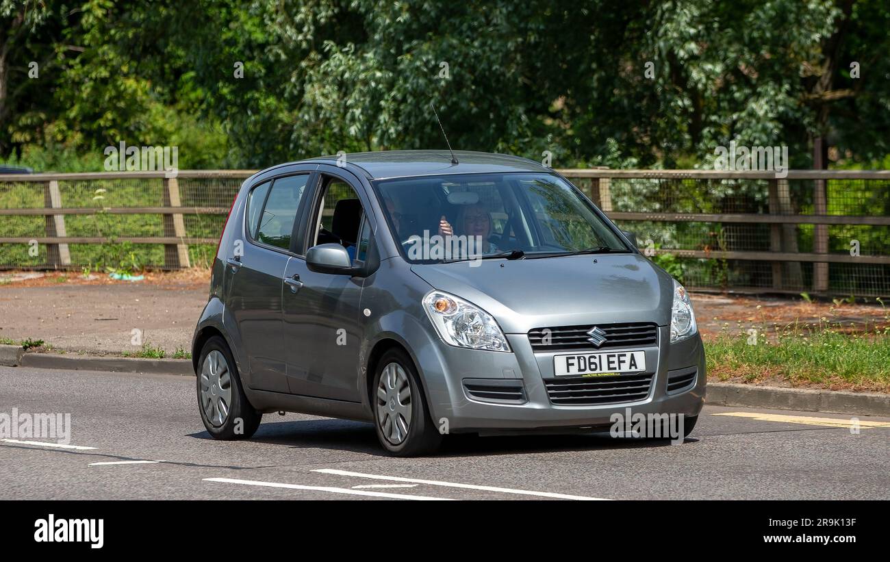 Splash on car hi-res stock photography and images - Alamy
