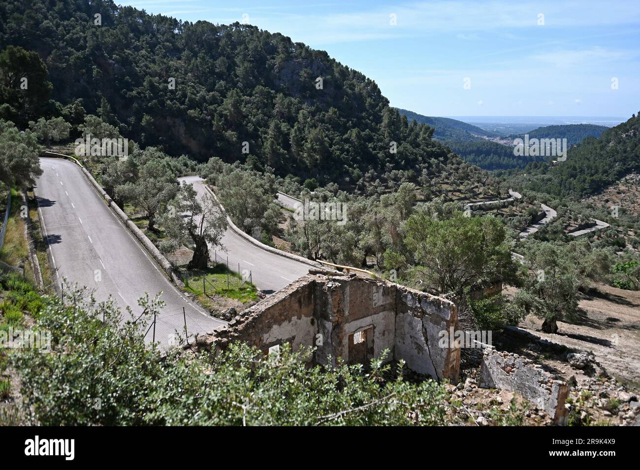 Serpentine curve at Coll de Soller in the Tramuntana Mountains, Majorca ...