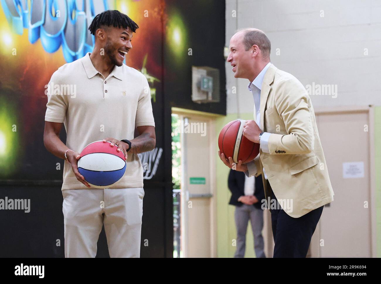 The Prince of Wales plays basketball with footballer Tyrone Mings ...