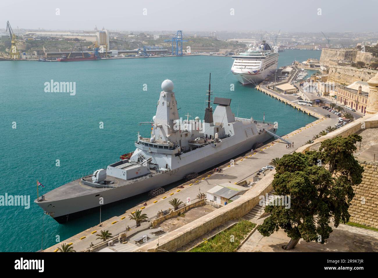 Hms duncan hi-res stock photography and images - Alamy