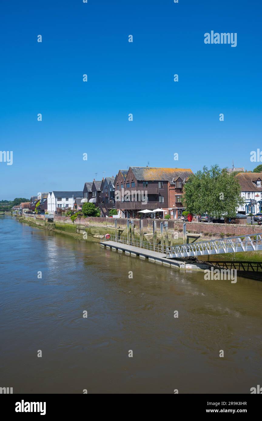 View looking west along the River Arun from Arundel Bridge. Arundel ...