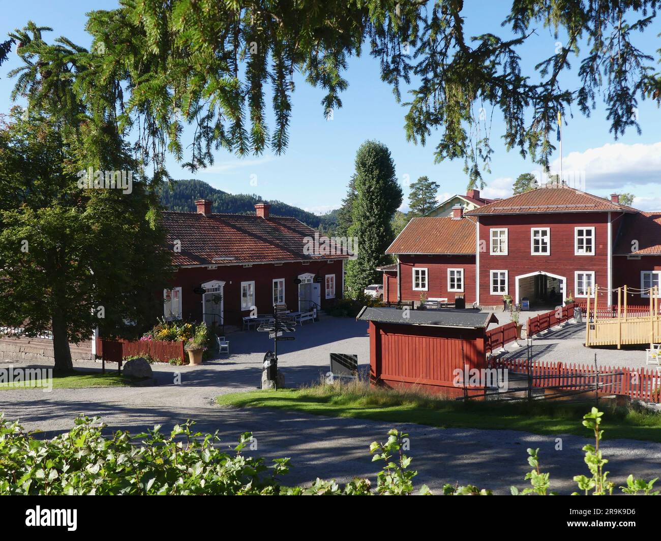 Red buildings hi-res stock photography and images - Alamy