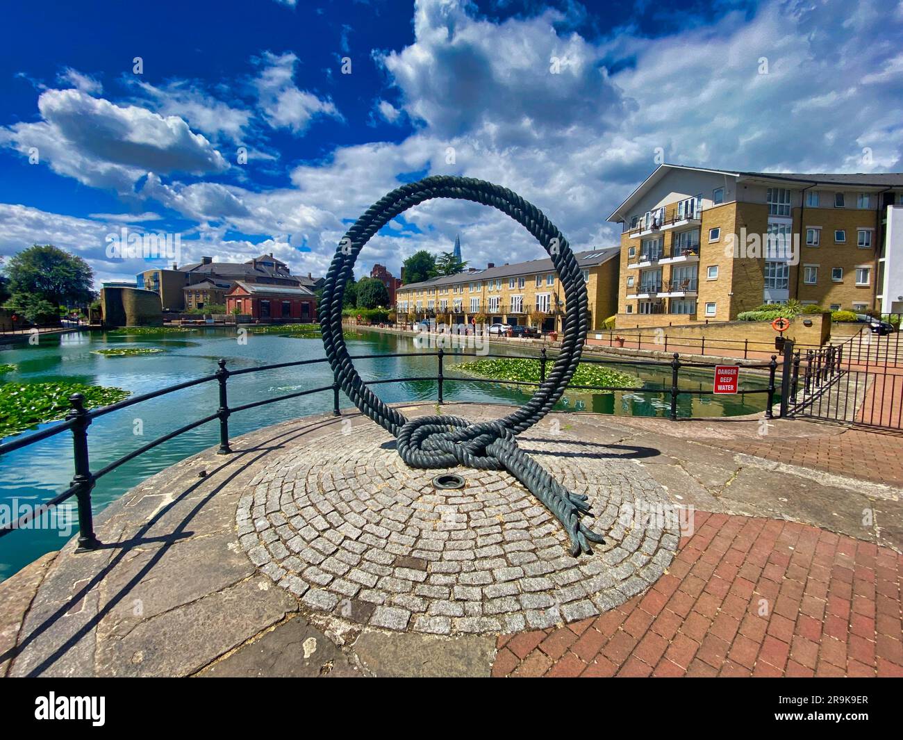 Hermitage Basin at Wapping and the old London Docks Stock Photo - Alamy