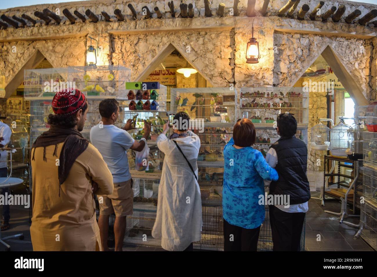 Live bird markets hi-res stock photography and images - Alamy