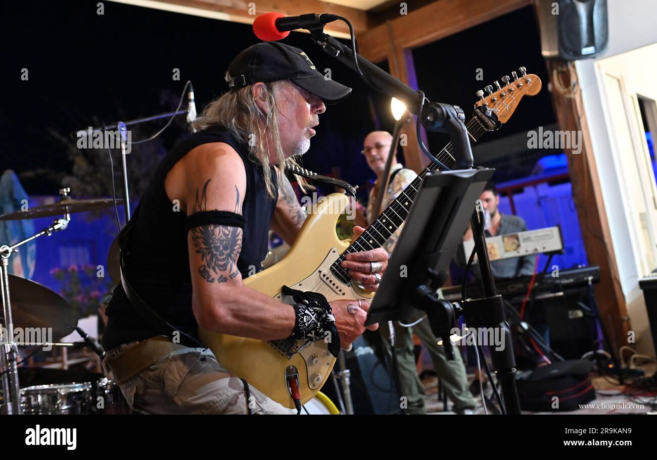 Ricky Portera performs live in Cesenatico at Bagno Wanda with Cico ...