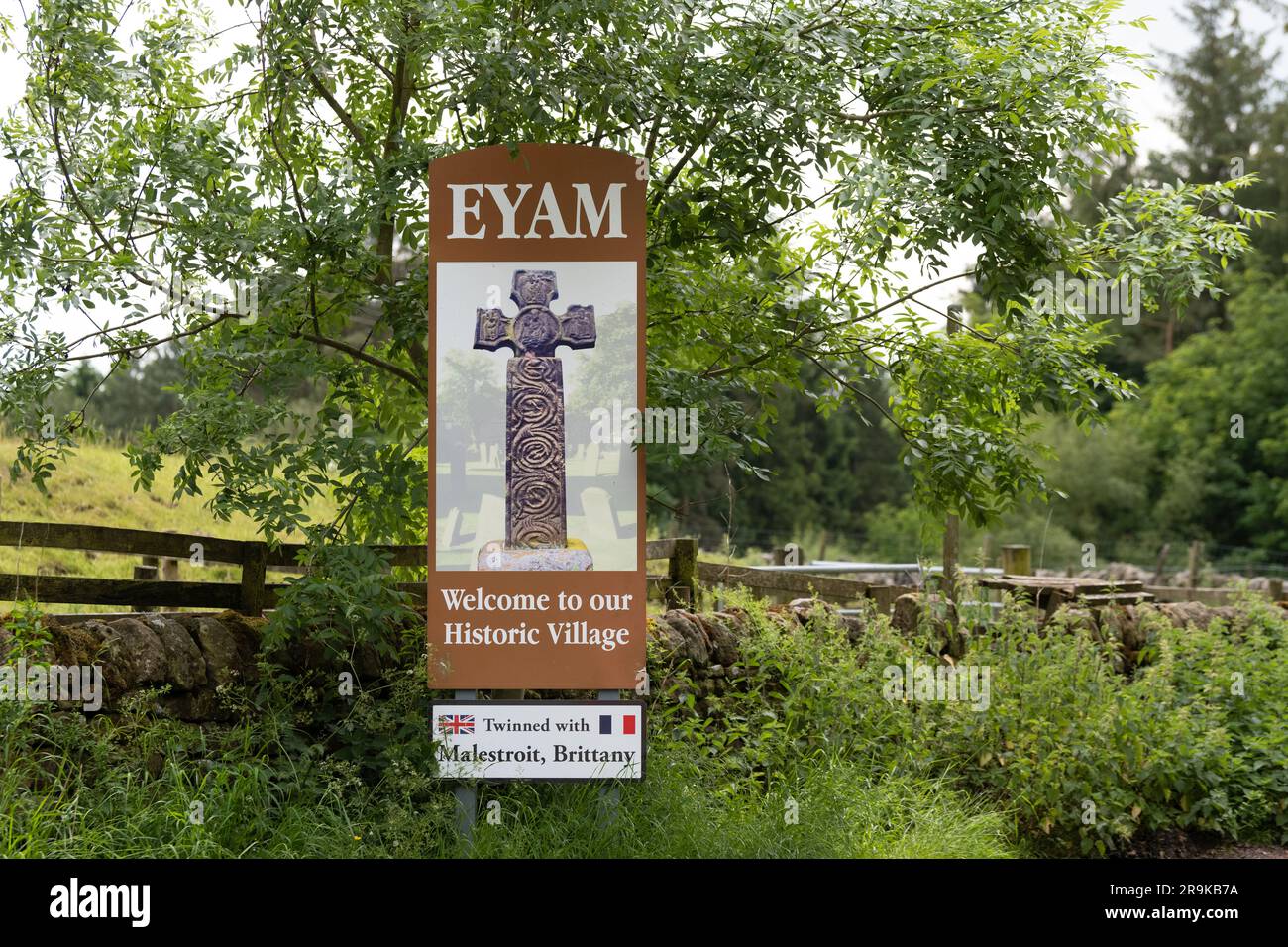 Eyam village sign hi-res stock photography and images - Alamy