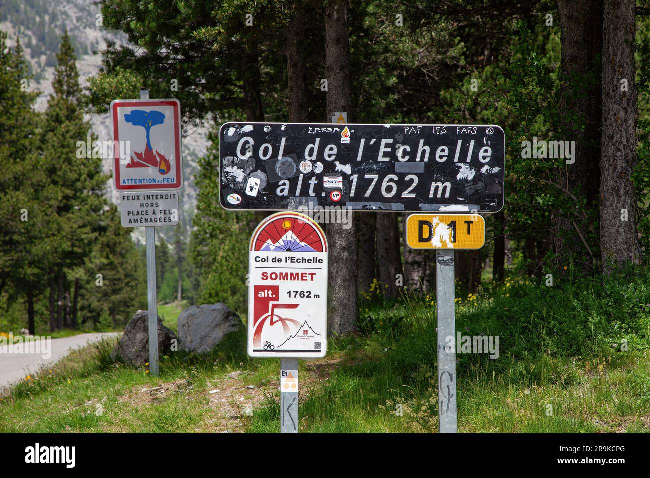 Col de l'Echelle (colle della Scala) summit signs, Hautes-Alpes, France ...