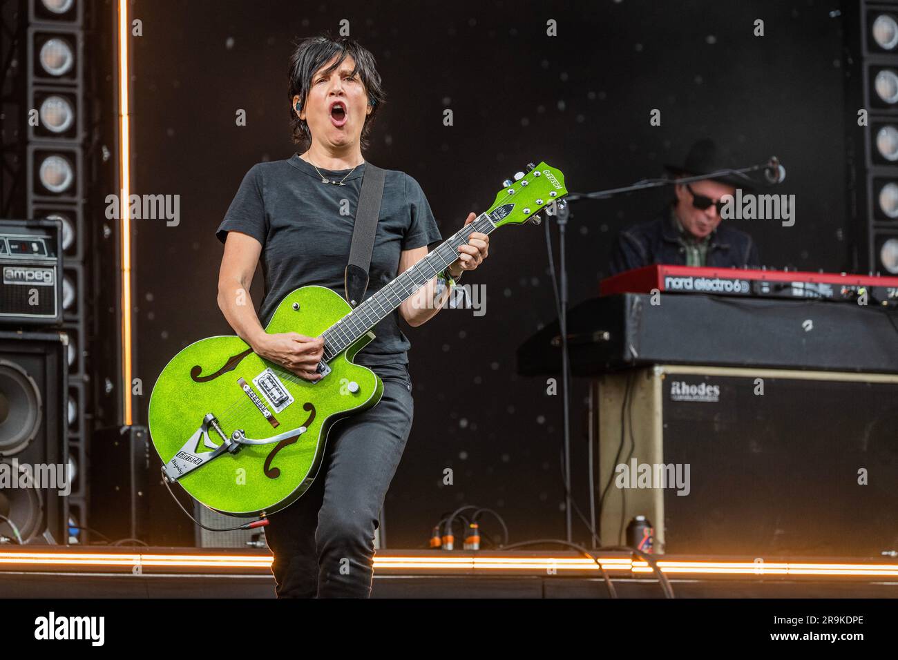 Texas and lead singer Sharleen Spiteri play the Pyramid stage - Friday ...