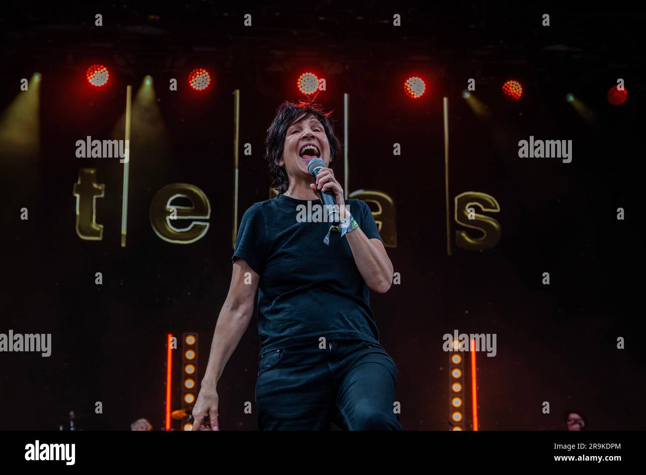 Texas and lead singer Sharleen Spiteri play the Pyramid stage - Friday ...